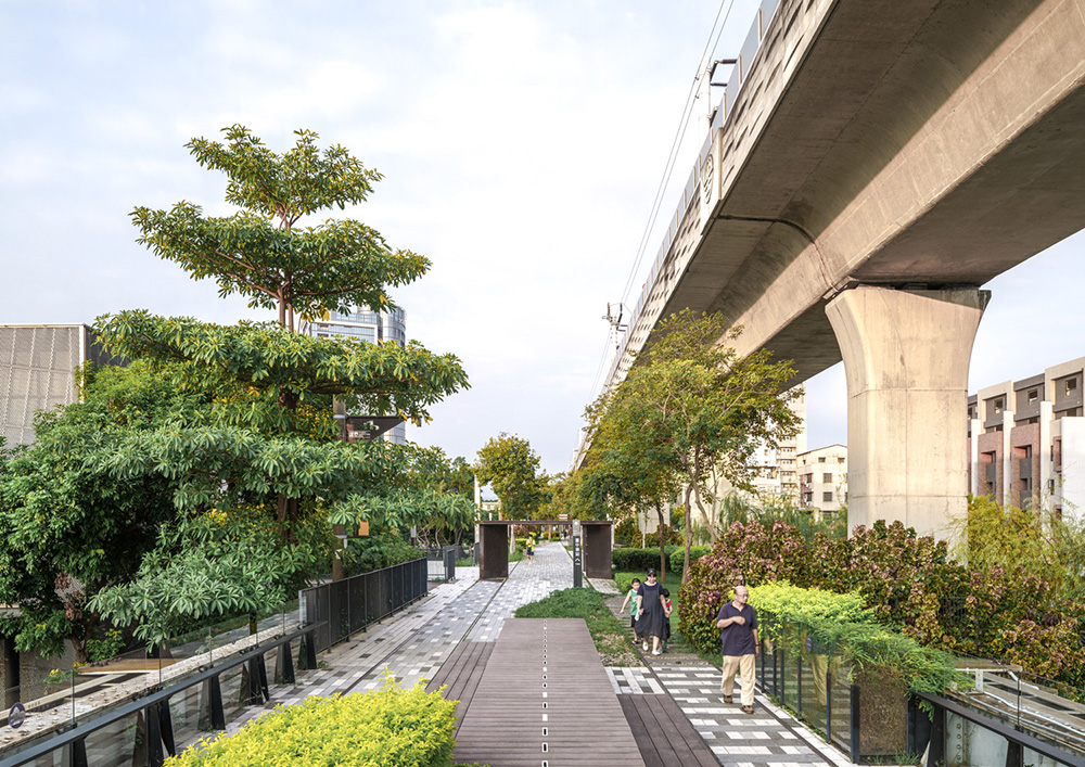 Mecanoo transforms a disused railway track into a Green Corridor > Mecanoo